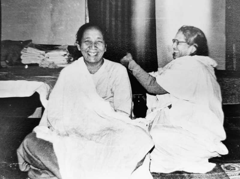 Sri Siddhi Ma and Jivanti Ma